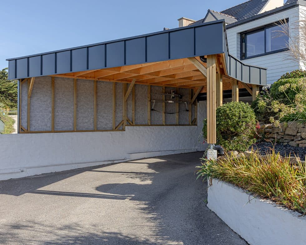 Grand carport accolé semi-ouvert - Le Péron Créations